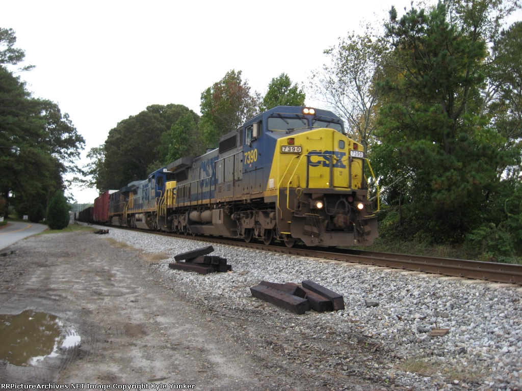 NB freight Q540 @ CP Day